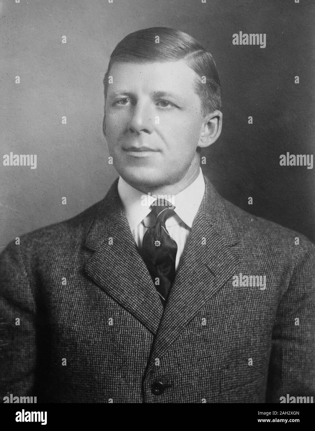 Carpenter early 1900s hi-res stock photography and images - Alamy