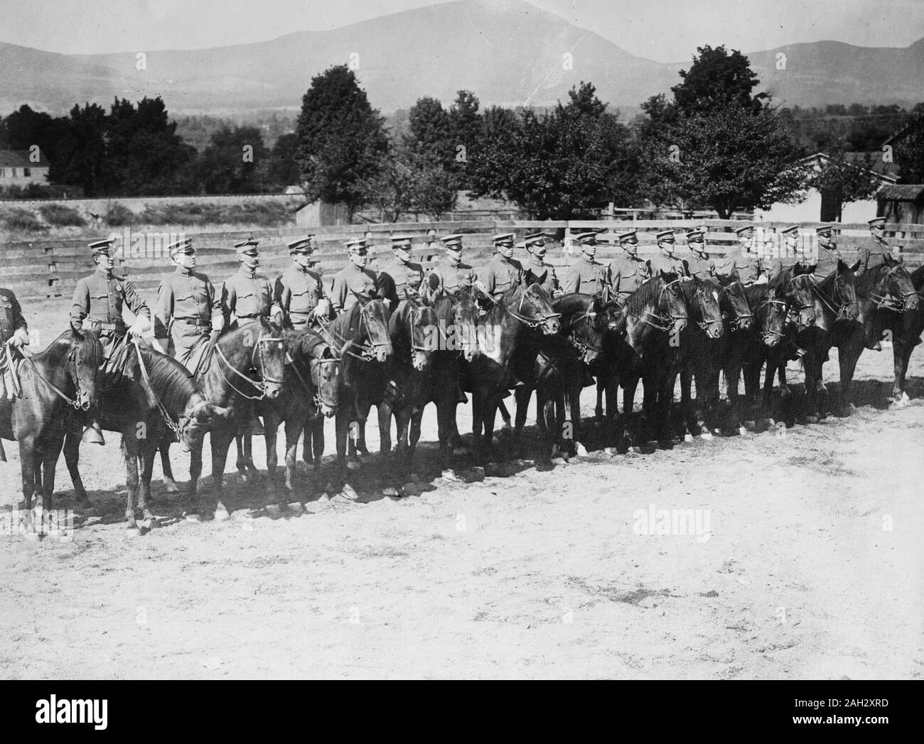 1910s new york police officers hi-res stock photography and images - Alamy