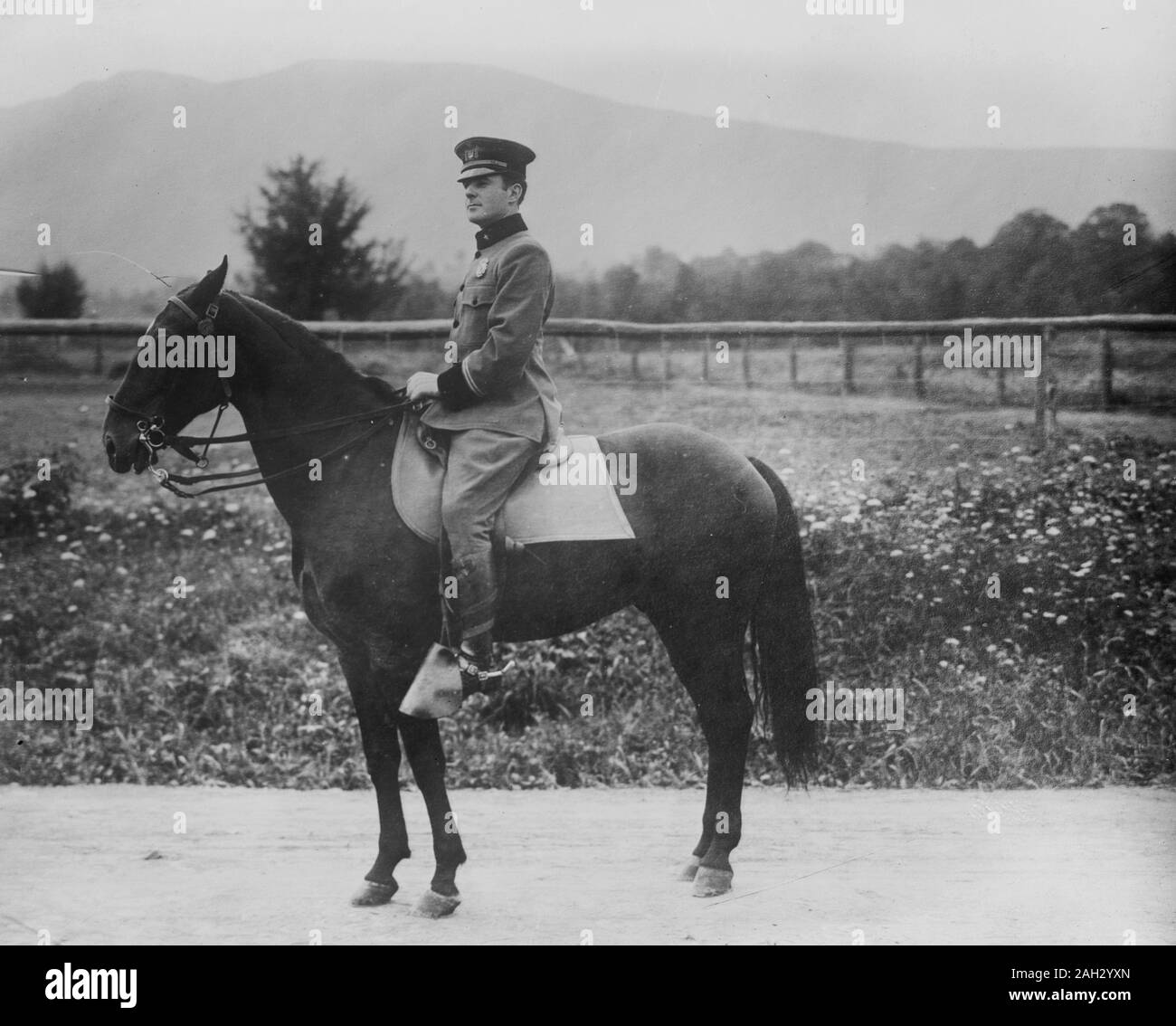 Date: 1910-1915 - Douglas McKay as Aqueduct Police officer Stock Photo ...