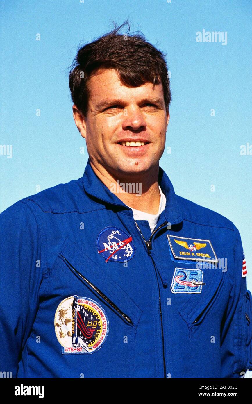 Kevin Kregel, commander of the STS-87 crew, participates in a news ...