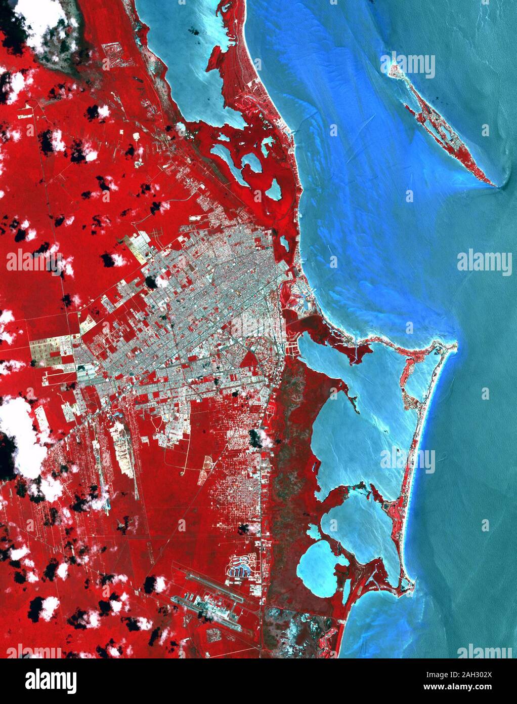 Cancun mexico satellite images hi-res stock photography and images - Alamy