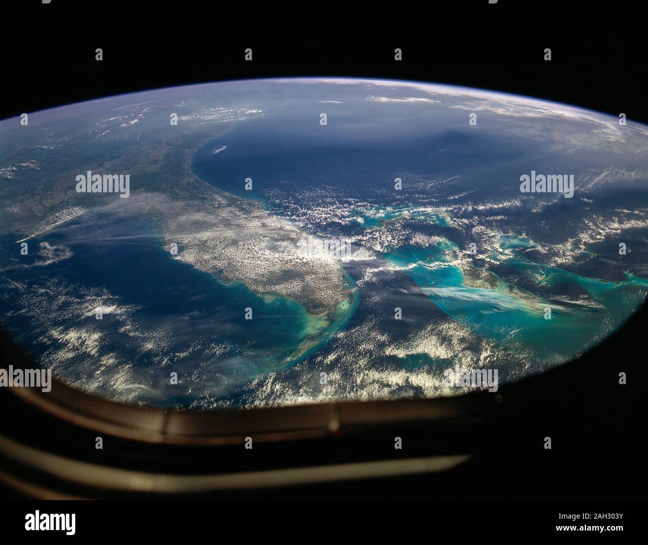(26 April 1990) --- The Florida peninsula and smog over the ...