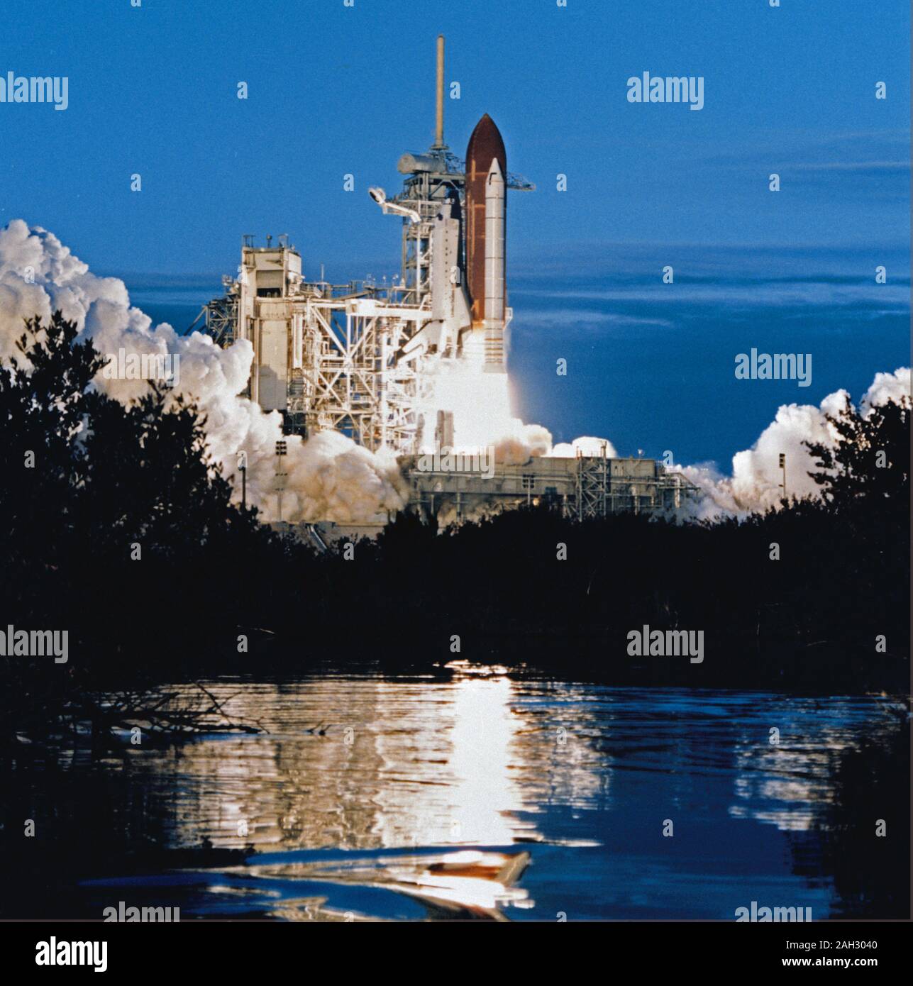 (9 Jan. 1990) --- The space shuttle Columbia, with a five member crew ...