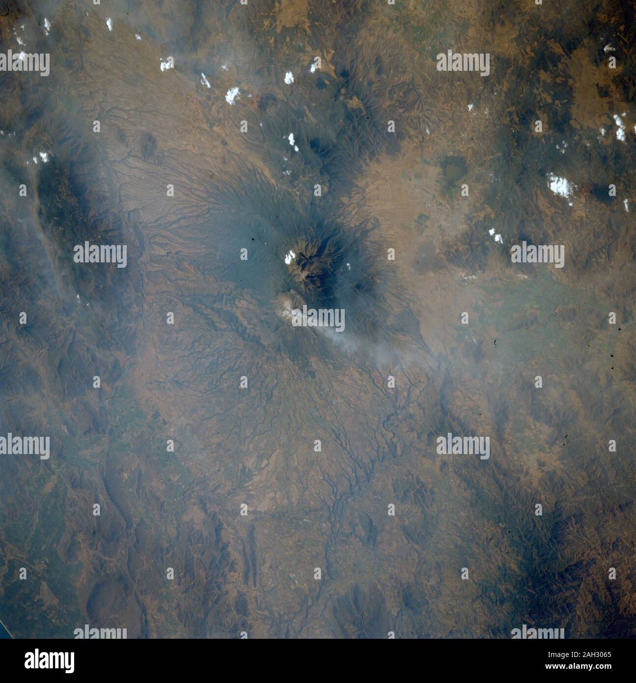 6 volcanoes hi-res stock photography and images - Alamy