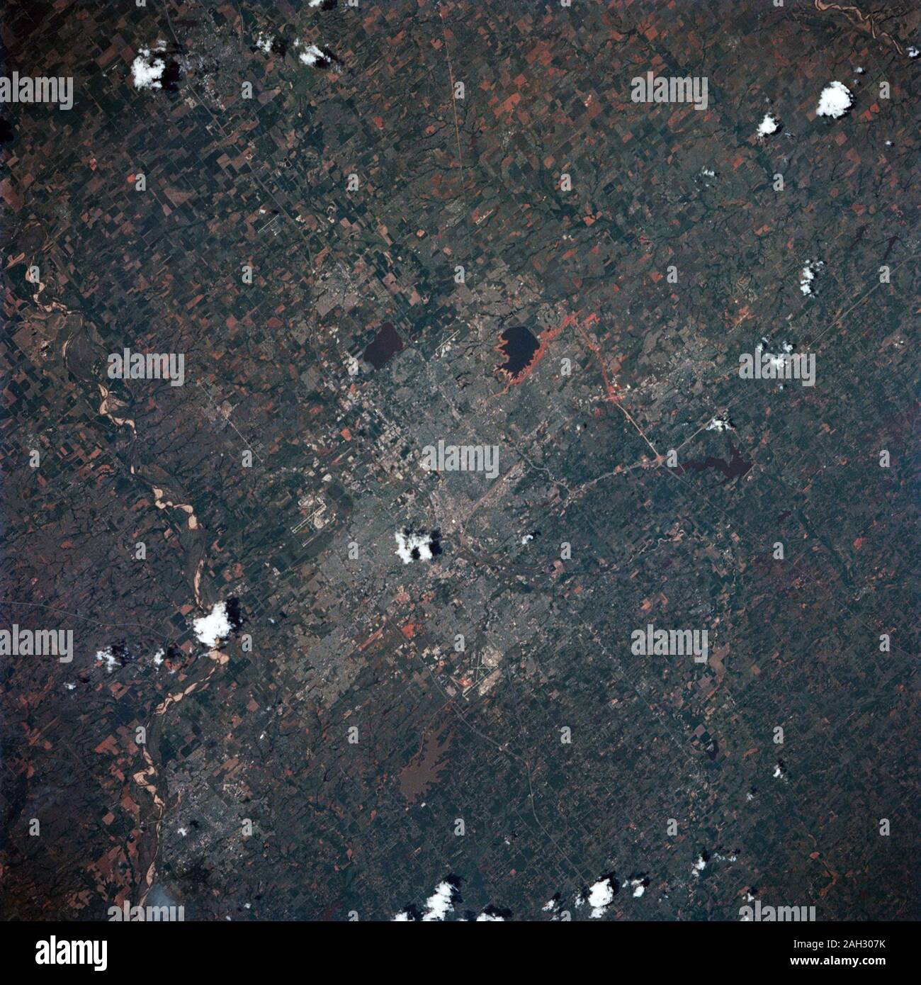 (28 April-6 May 1991) --- This 70mm frame is one of the best pictures ...