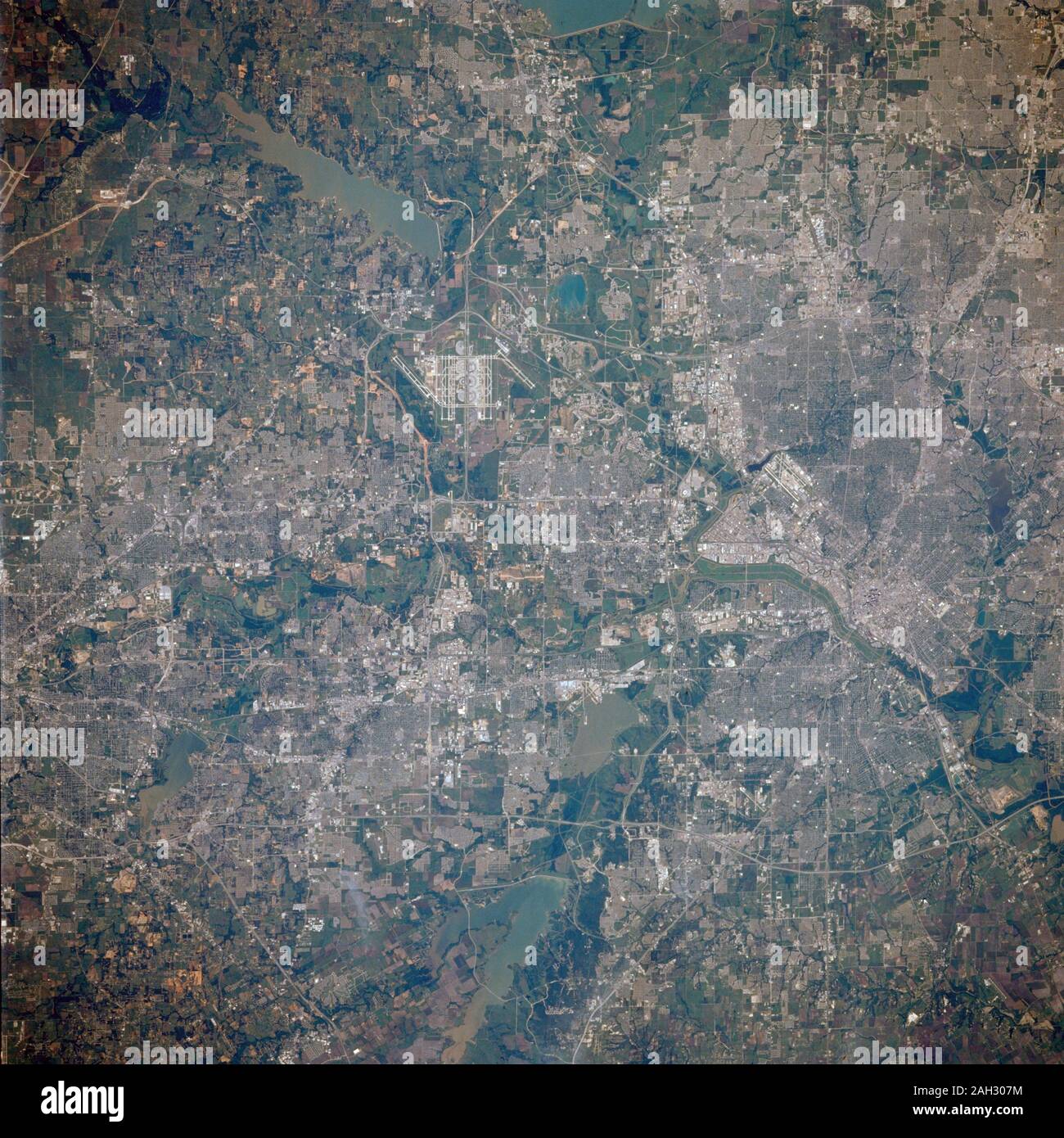 1990s dfw from space hi-res stock photography and images - Alamy