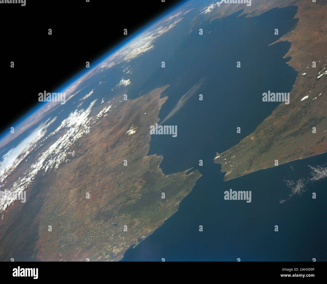 (28 April-6 May 1991) --- The Strait of Gibraltar, the only outlet for ...