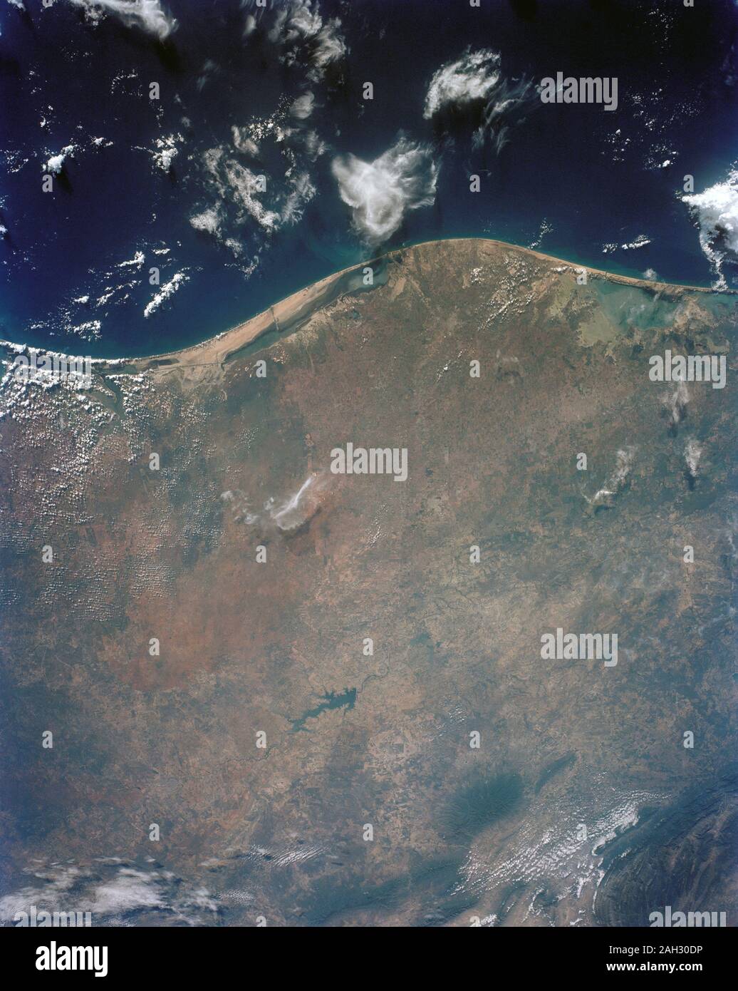 (8 August 1991) --- The Rio Grande extends across the center of this ...