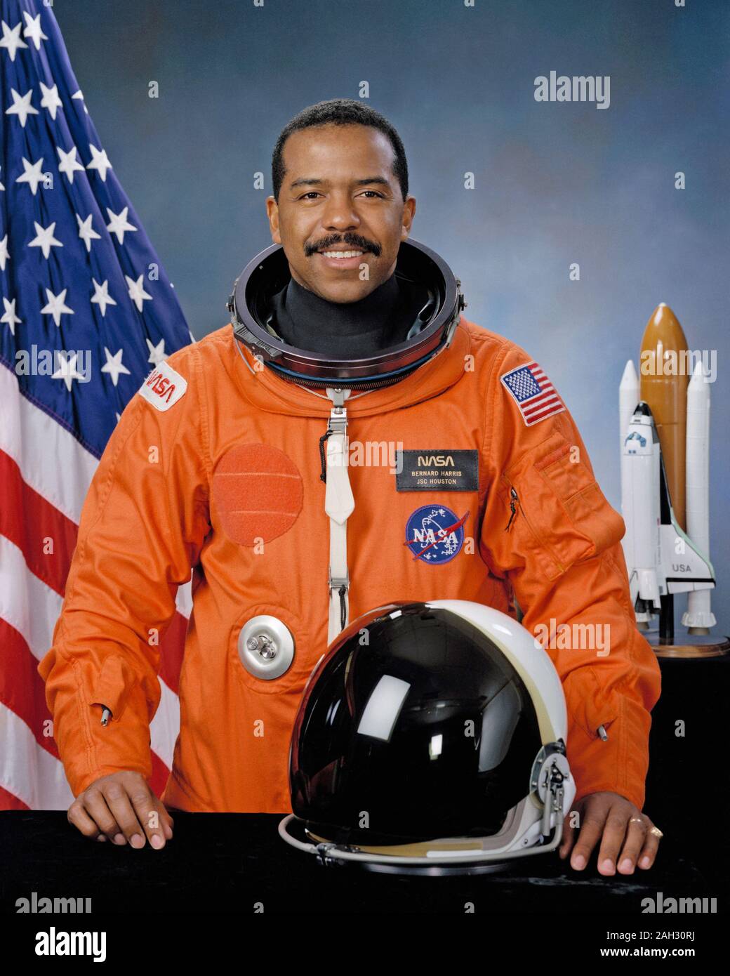 Official portrait of 1990 astronaut candidate Bernard A. Harris, Jr ...