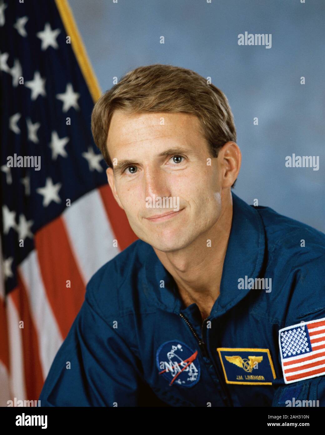 Official portrait of Astronaut Jerry M. Linenger Stock Photo - Alamy