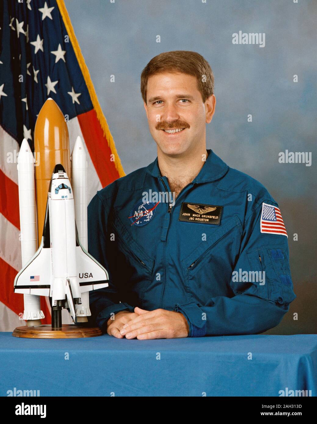 John m grunsfeld hi-res stock photography and images - Alamy