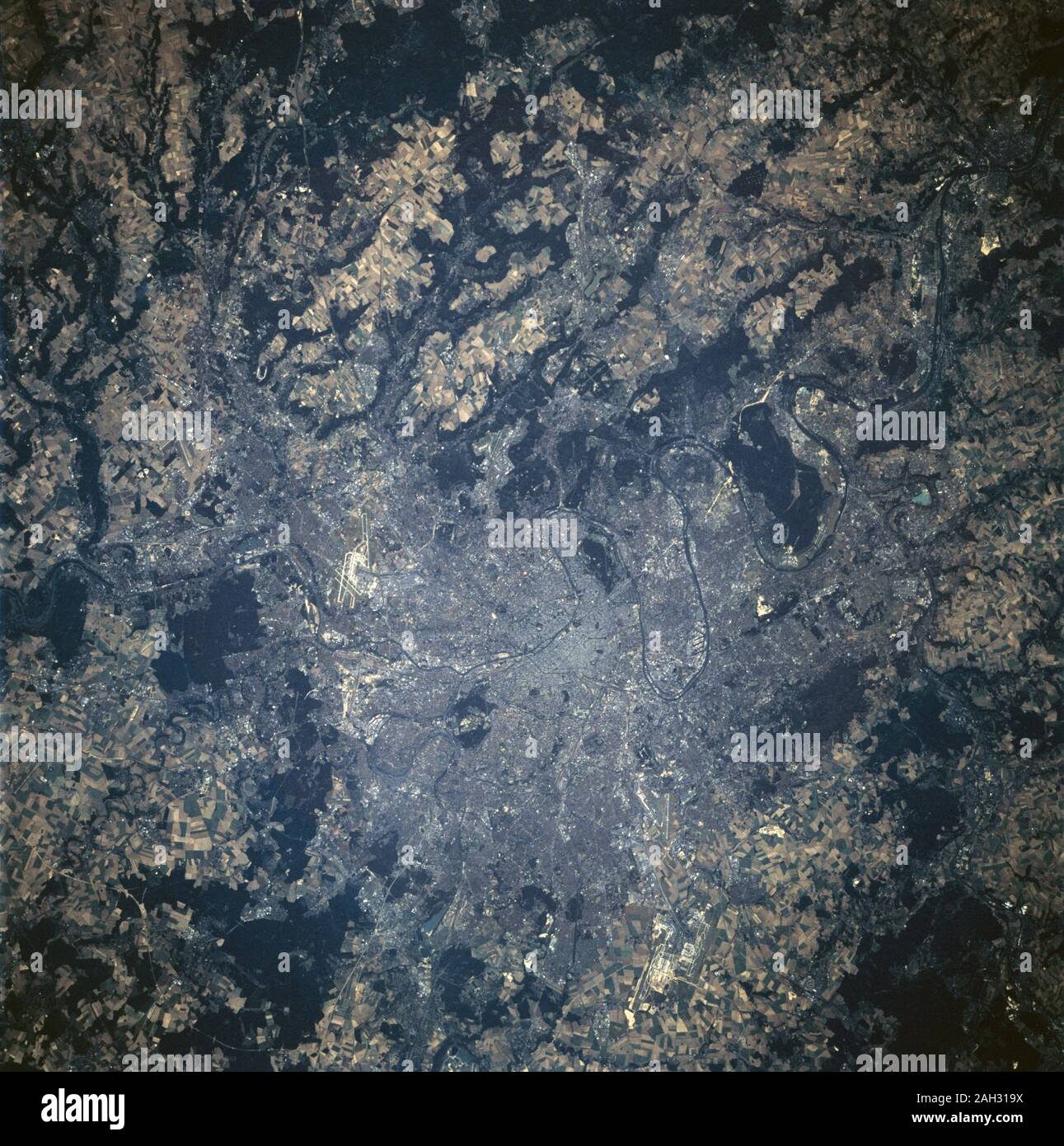 Paris from space hi-res stock photography and images - Alamy