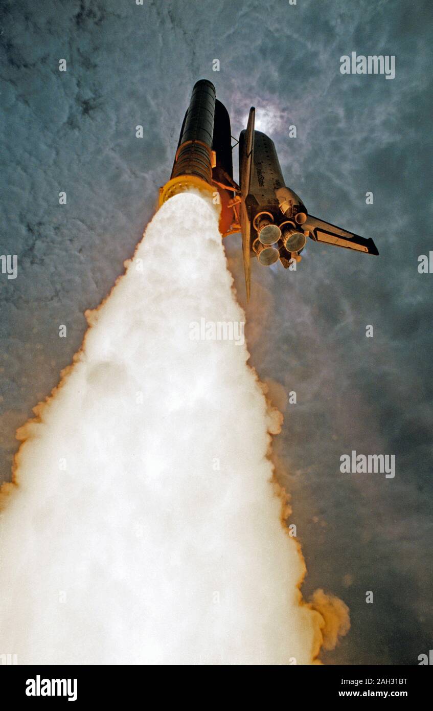 STS-50 Columbia, OV-102, soars into the sky after KSC liftoff Stock Photo - Alamy