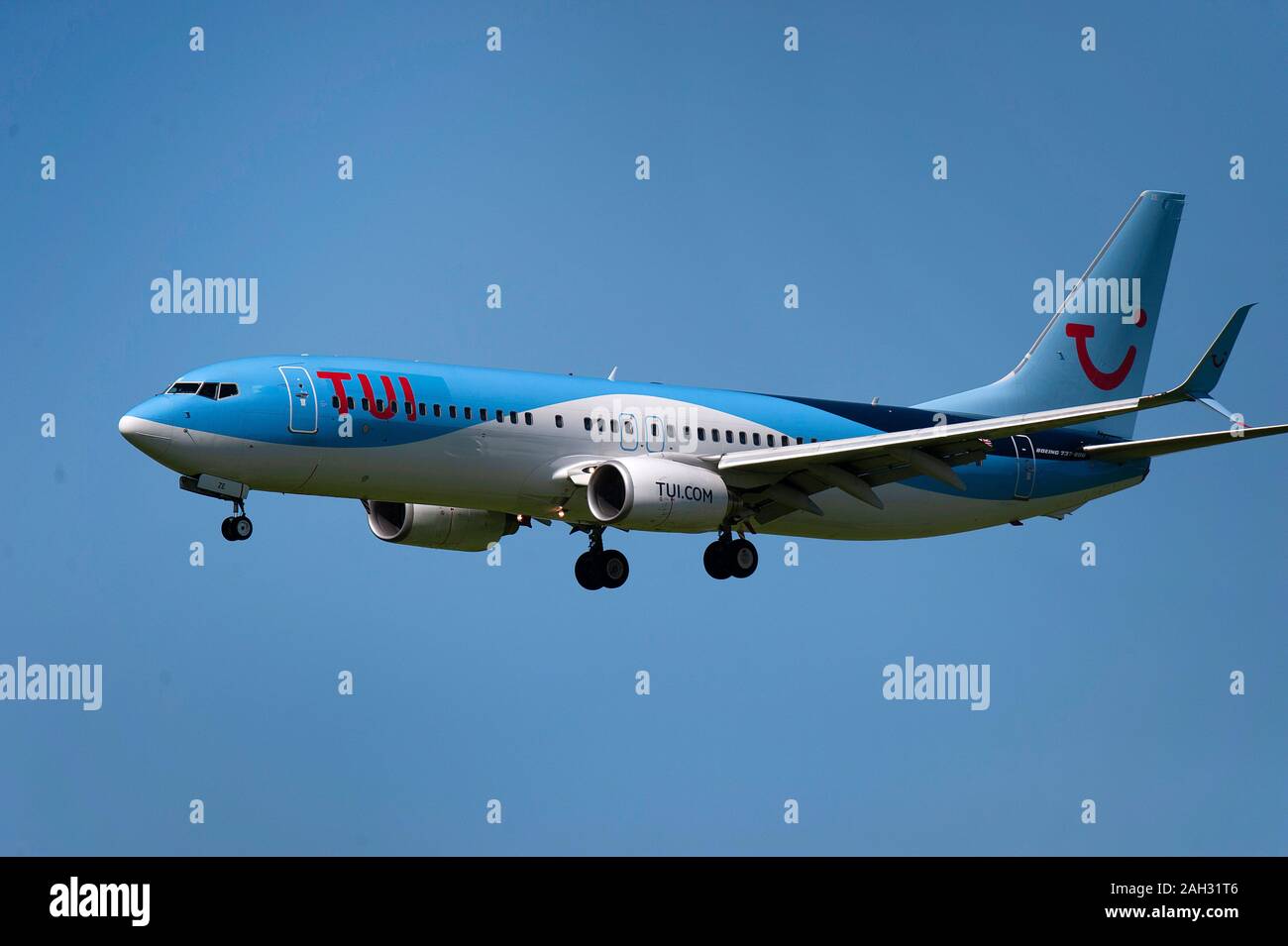 Tui airline hi-res stock photography and images - Alamy