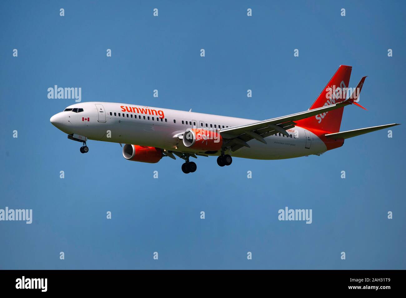 Boeing 737 of Sunwing airline landing at Newcastle International ...