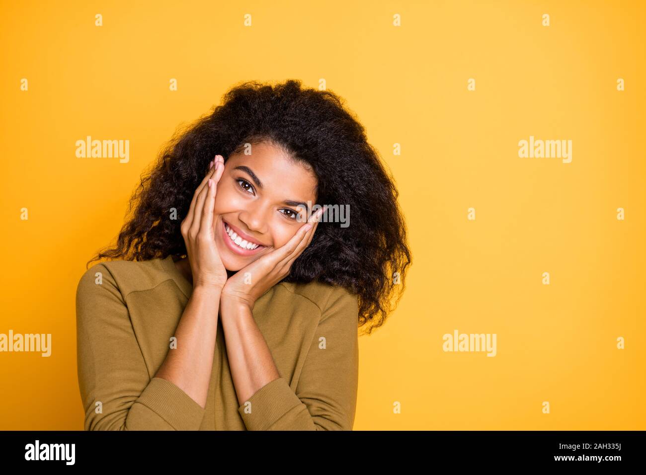 Closeup photo of pretty amazing dark skin lady holding arms on ...