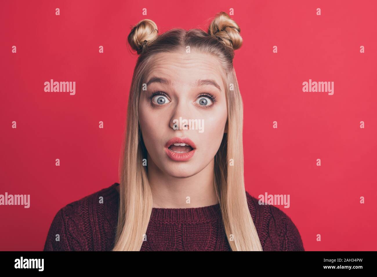 Close up photo of young beautiful youth girl unable to believe new ...