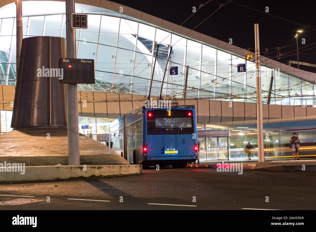 Bus backside hi-res stock photography and images - Alamy