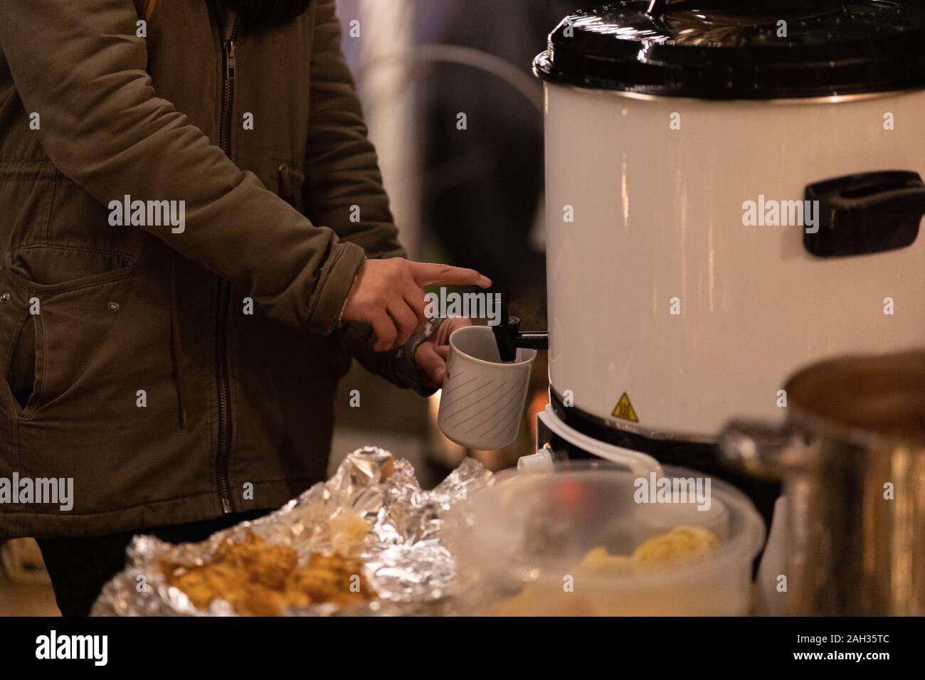 Mulled wine container hi-res stock photography and images - Alamy