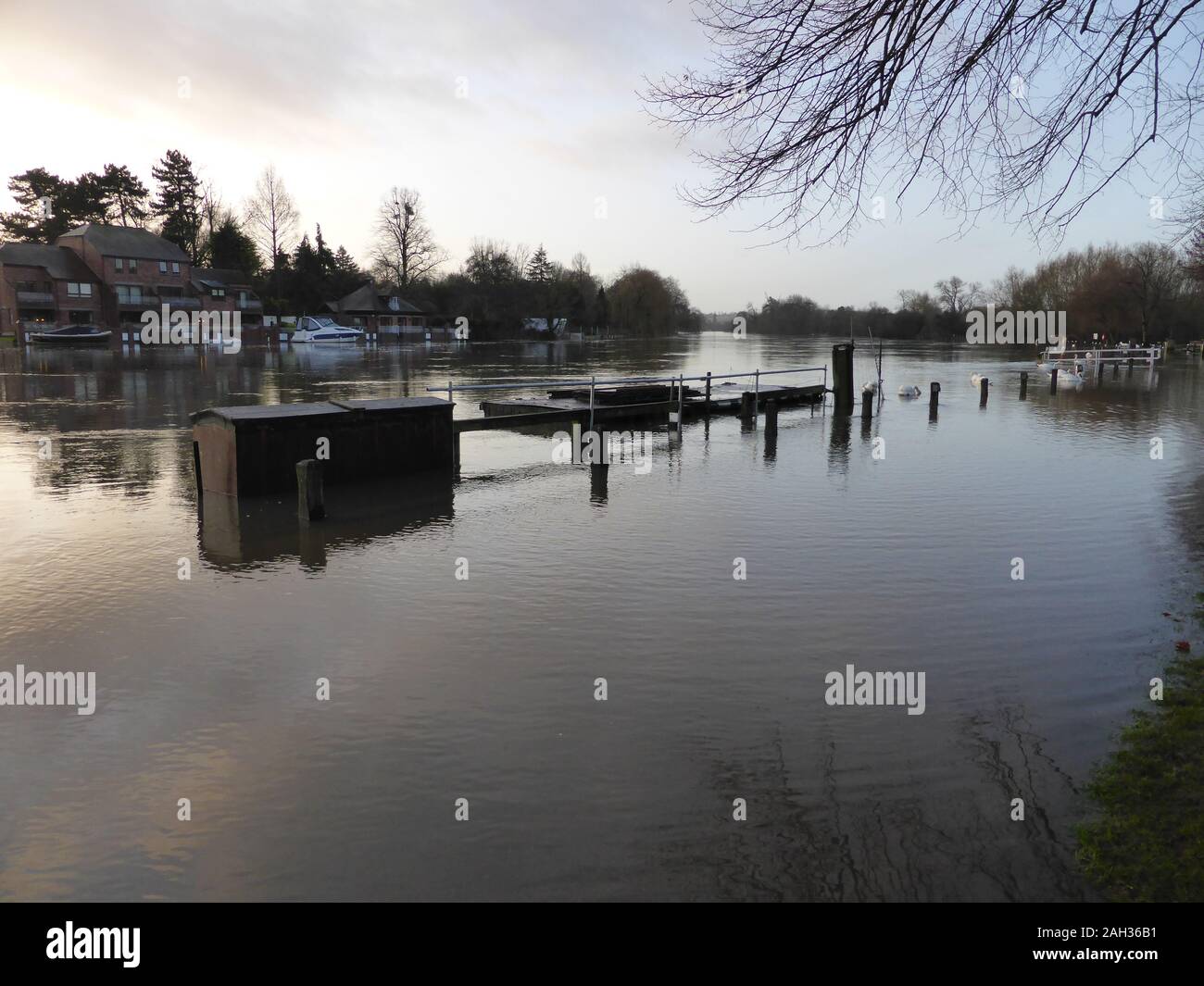 Marlow flooding hi-res stock photography and images - Alamy