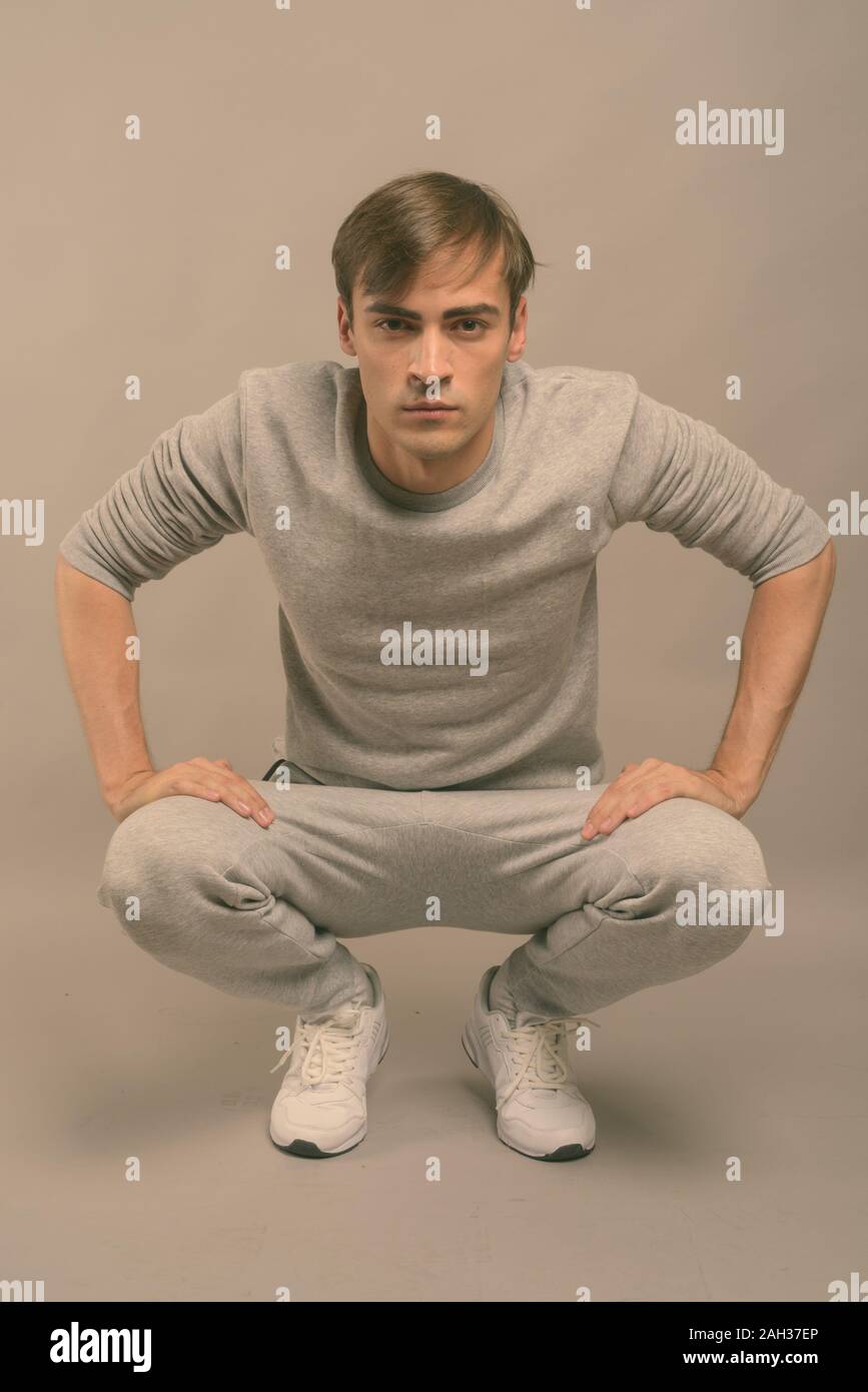 Man crouching hi-res stock photography and images - Alamy