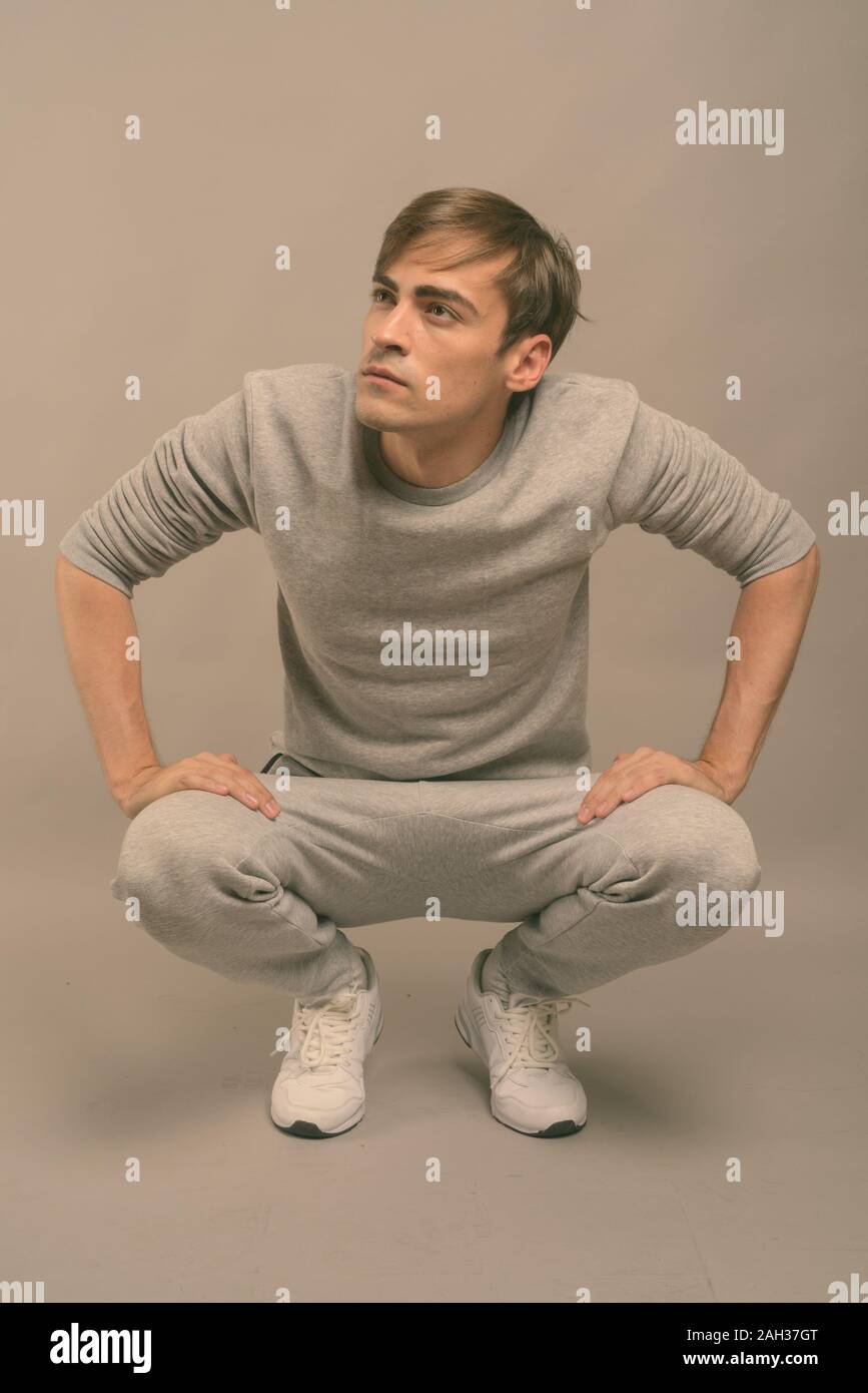 Man crouching hi-res stock photography and images - Alamy