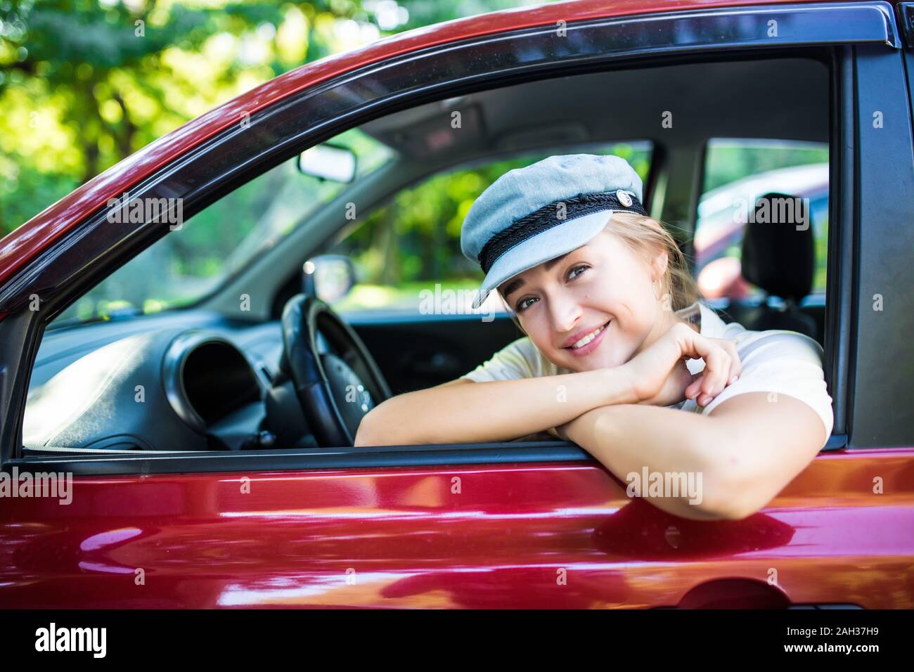 Side View Of A Young Happy Woman Driving Car Stock Photo - Alamy