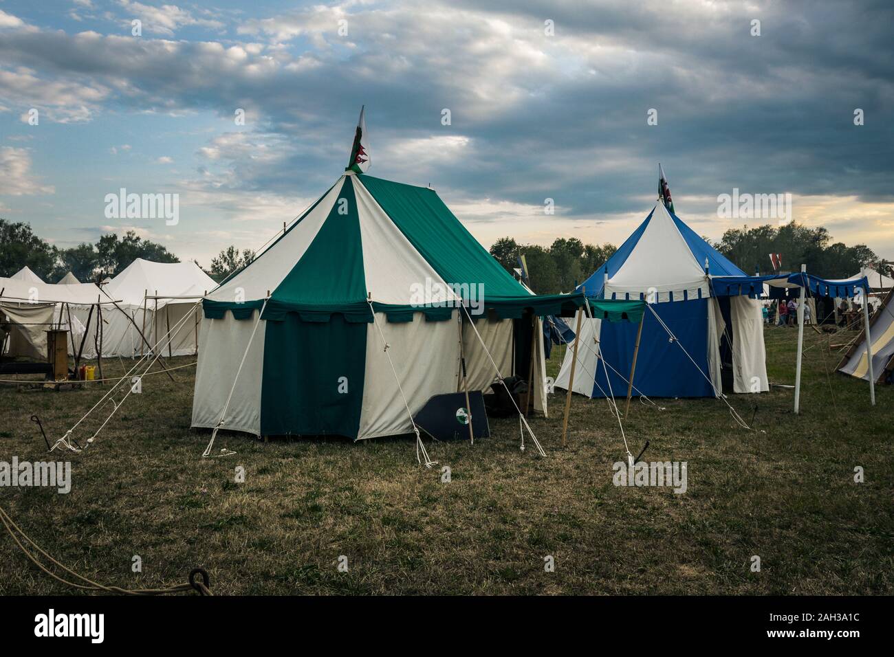 Medieval tent hi-res stock photography and images - Alamy