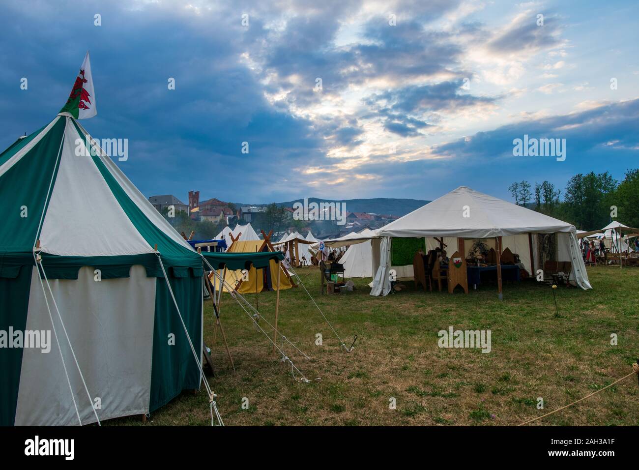 Medieval tent hi-res stock photography and images - Alamy