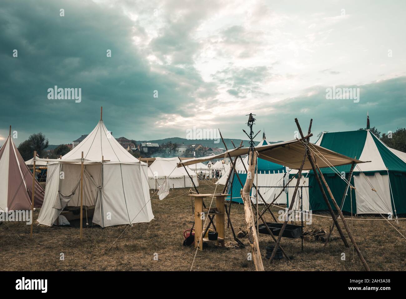 Medieval tent hi-res stock photography and images - Alamy
