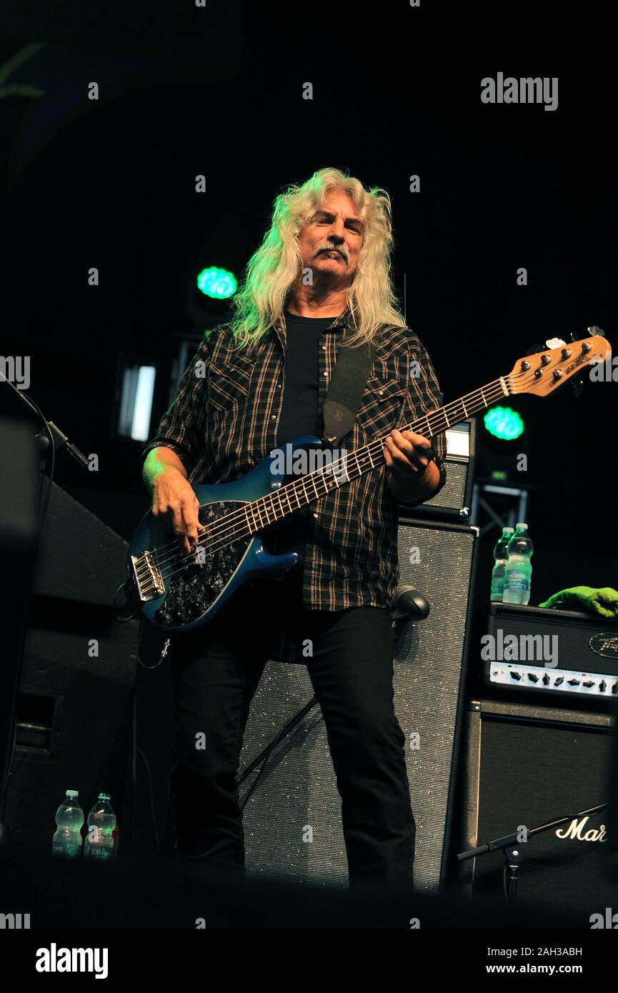 The bassist of molly hatchet tim lindsey hi-res stock photography and ...
