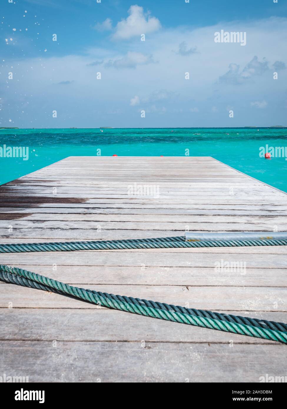Maldives turquoise water wooden jetty hi-res stock photography and ...