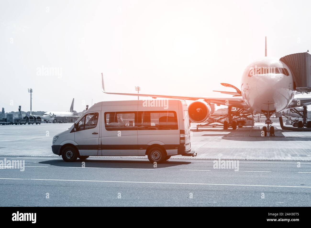 Airport shuttle van hi-res stock photography and images - Alamy