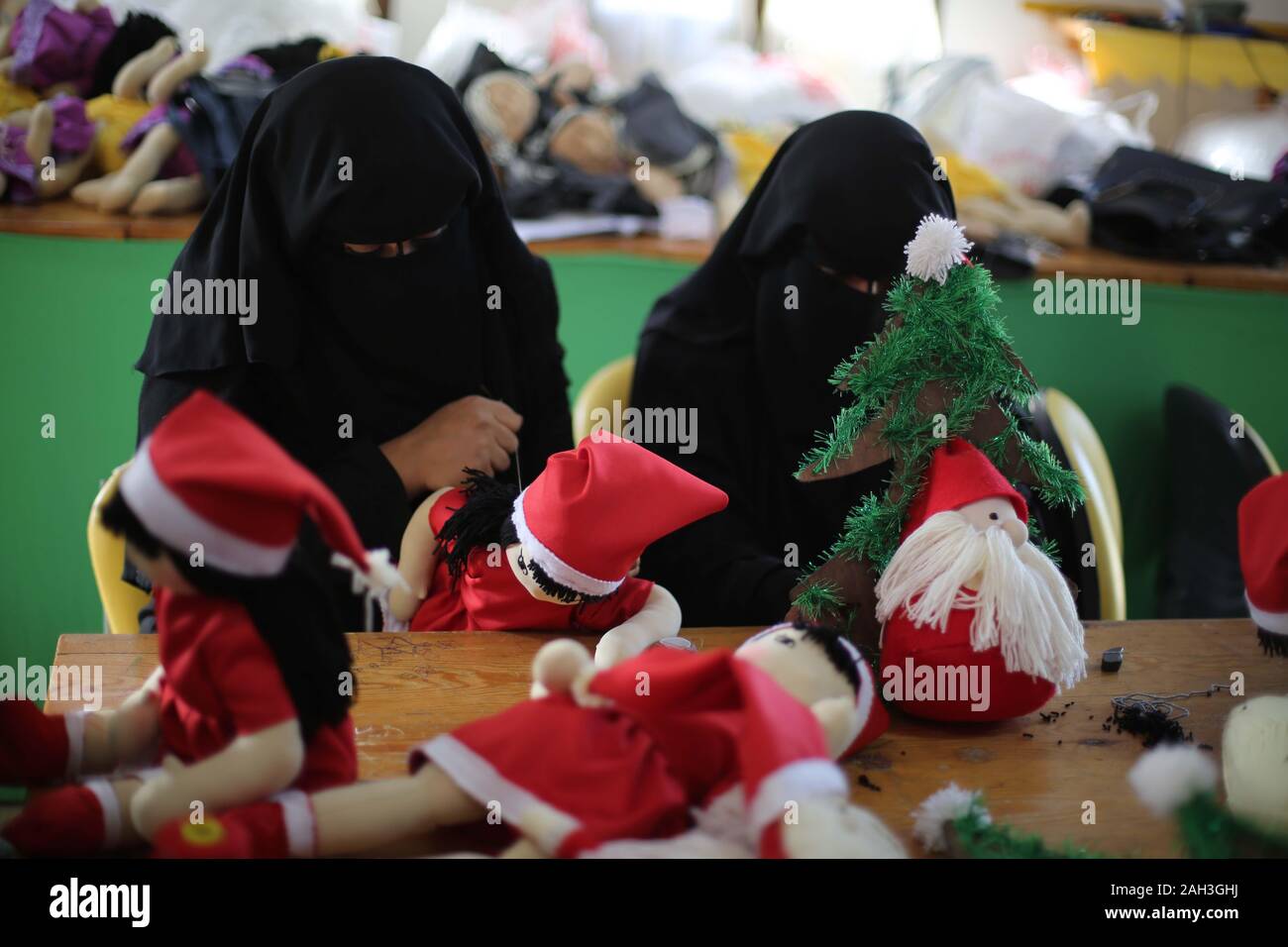 Beit Hanoun, The Gaza Strip, Palestine. 24th Dec, 2019. Palestinian ...