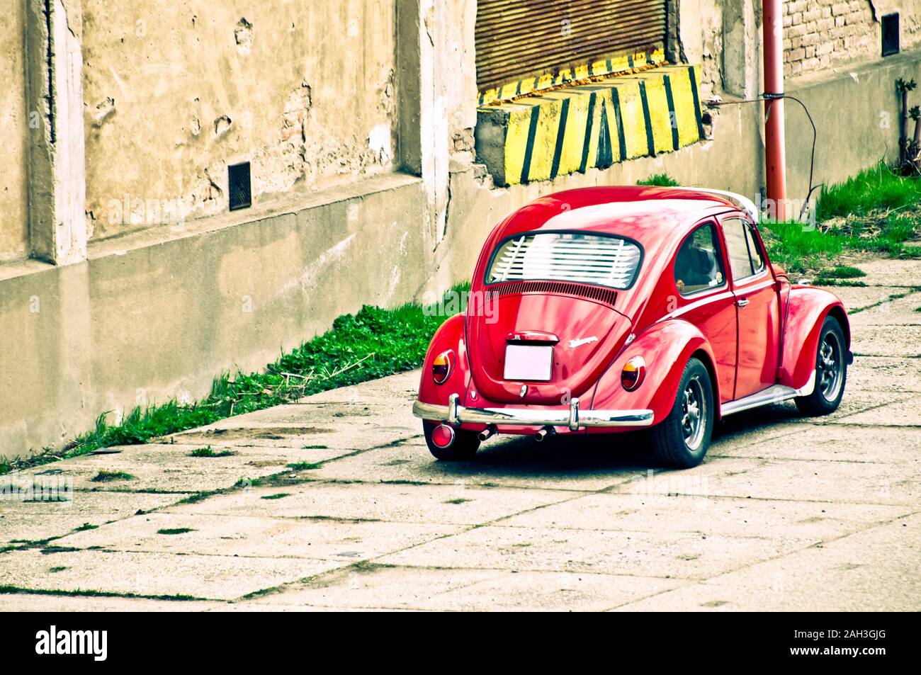 red Volkswagen beetle car Stock Photo - Alamy