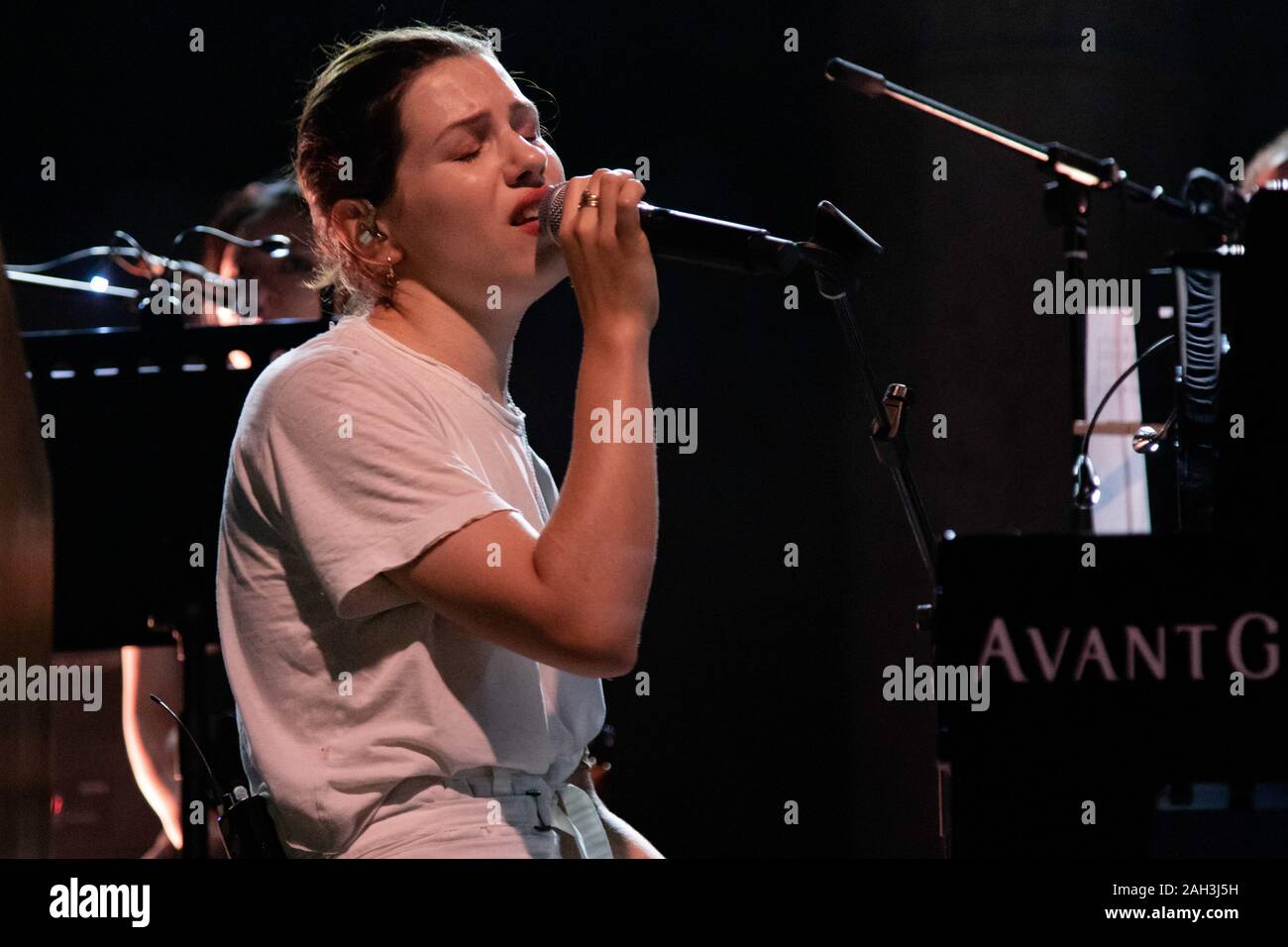 Skin singer hi-res stock photography and images - Alamy