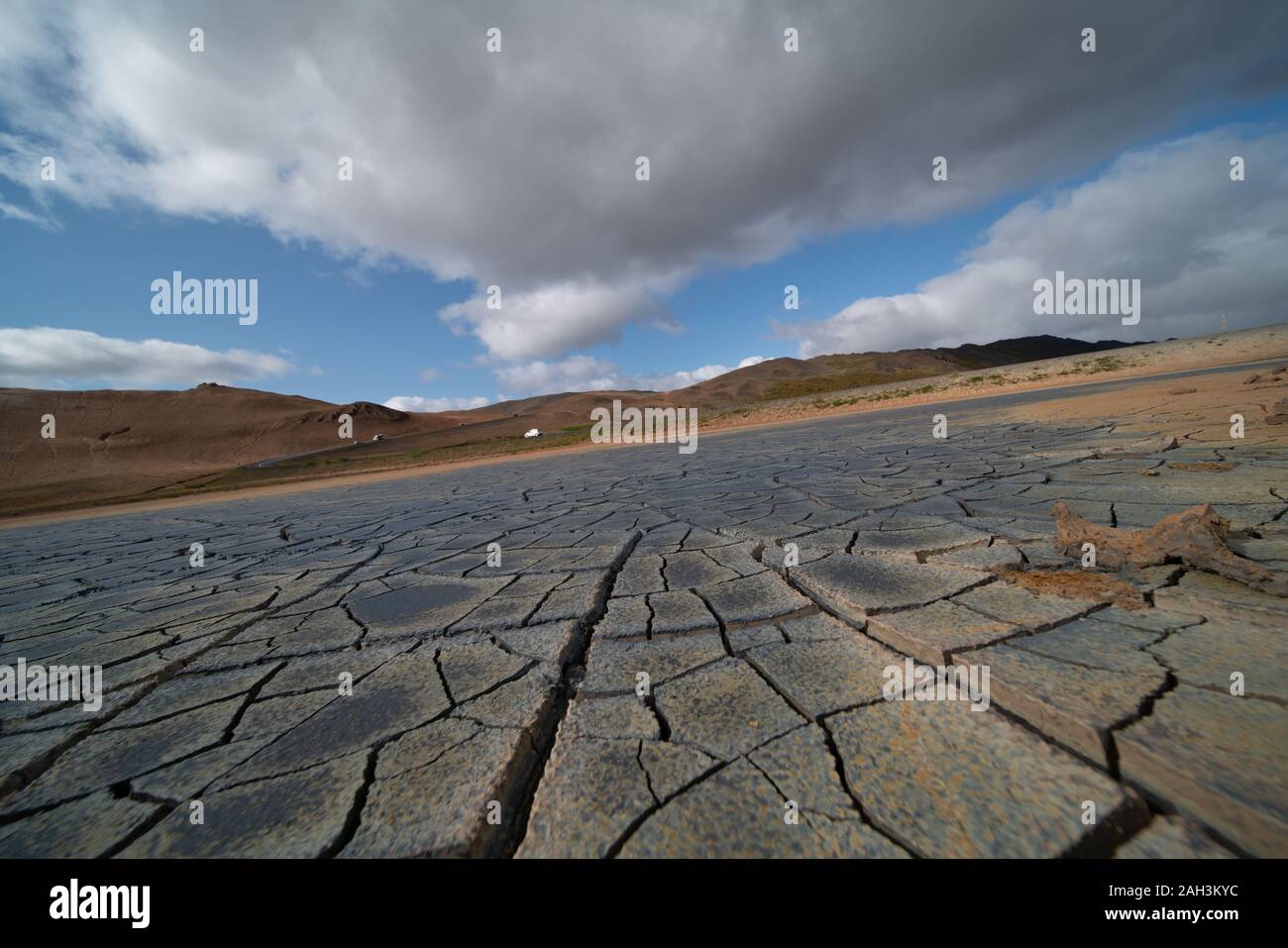 Dried land in the desert. Cracked soil crust Stock Photo - Alamy