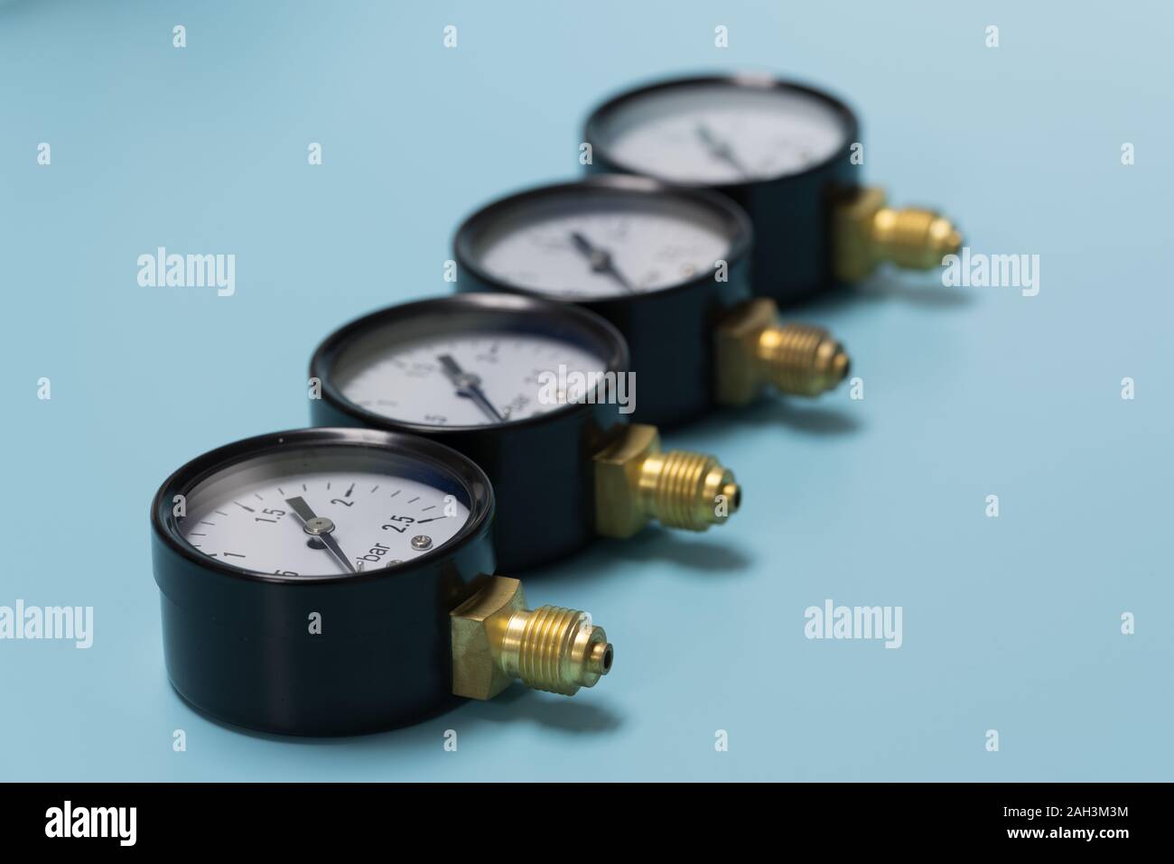 Manometry for measuring pressure. Closeup of manometer, measuring gas pressure Stock Photo - Alamy