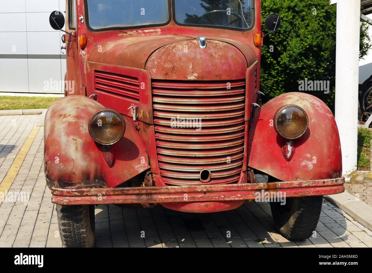 Old fashioned fire truck hi-res stock photography and images - Alamy