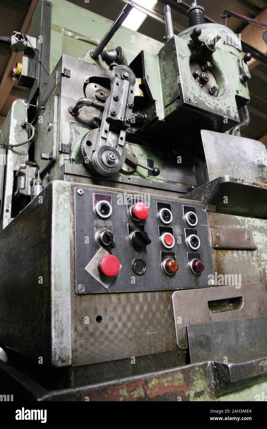 Mechanical industry old machinery lathe Stock Photo - Alamy