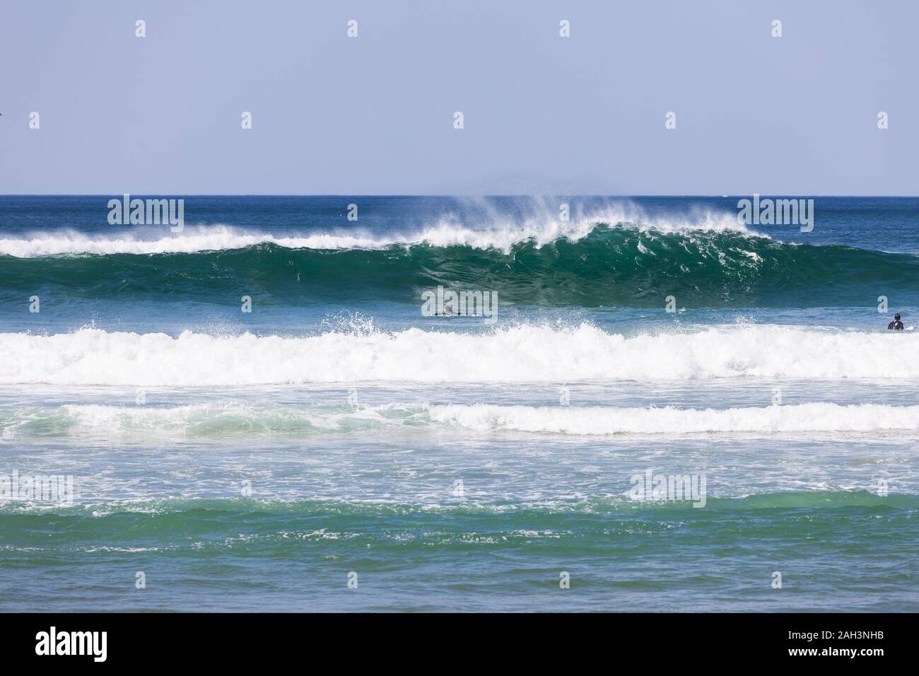Blue ocean waves. Breaking waves at sunny day. Tropical resort Stock ...