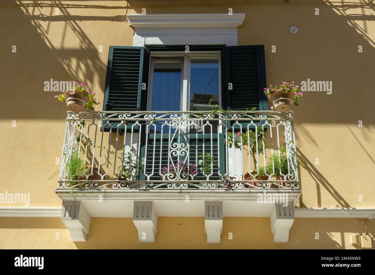 Italian streets. House with balconies. Sicily Italy Stock Photo - Alamy
