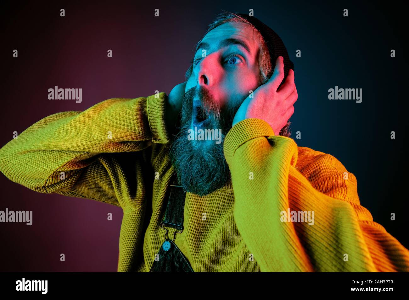 Exremely shocked, astonished. Caucasian man's portrait on gradient ...