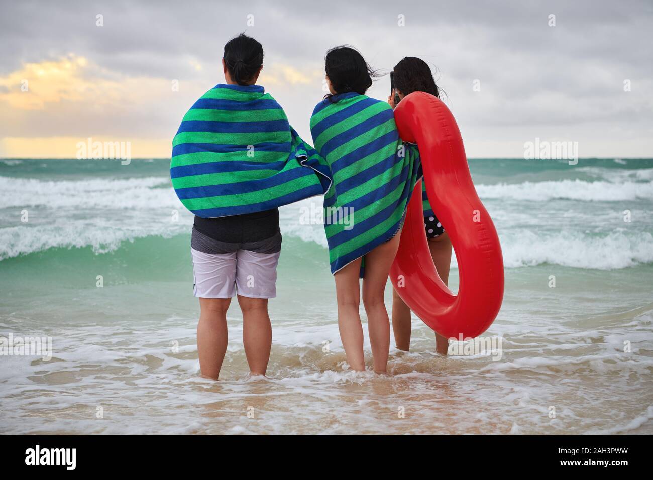 Asian love heart hi-res stock photography and images - Alamy