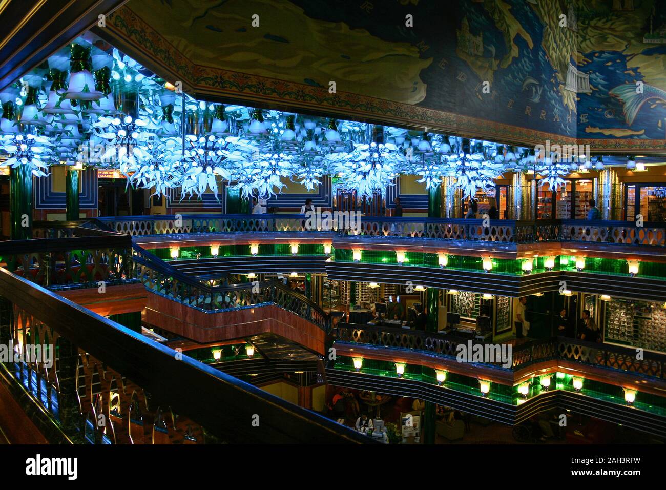 Inside The Costa Concordia Zo Ziet De Costa Concordia Er Nu Van Binnen
