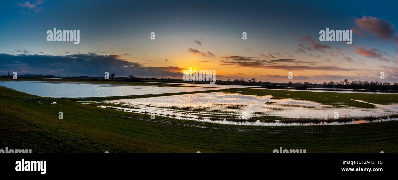 Flooded land outside hi-res stock photography and images - Alamy
