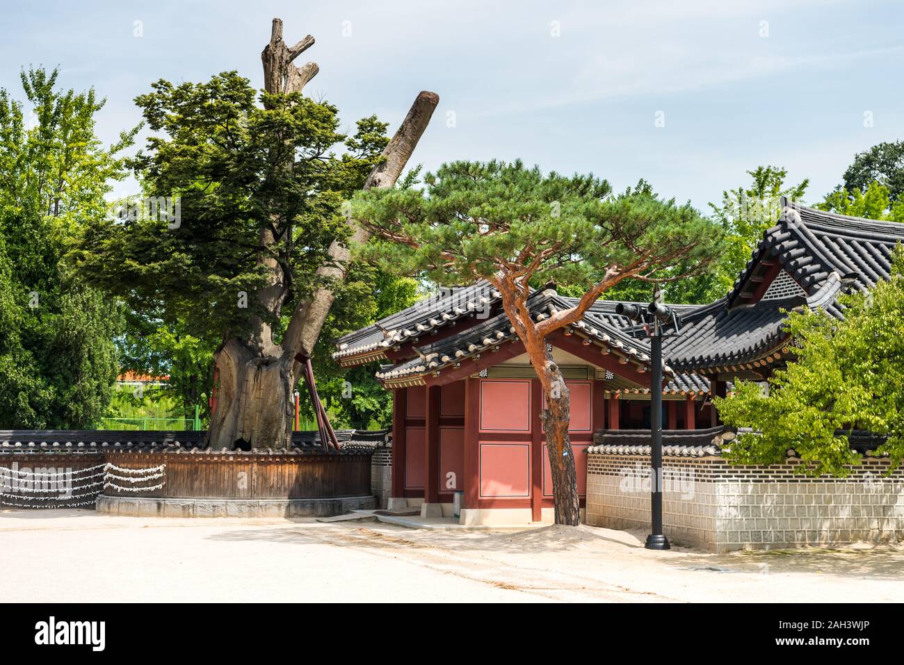 Traditional house inside of Hwaseong Haenggung Palace, the ornate ...