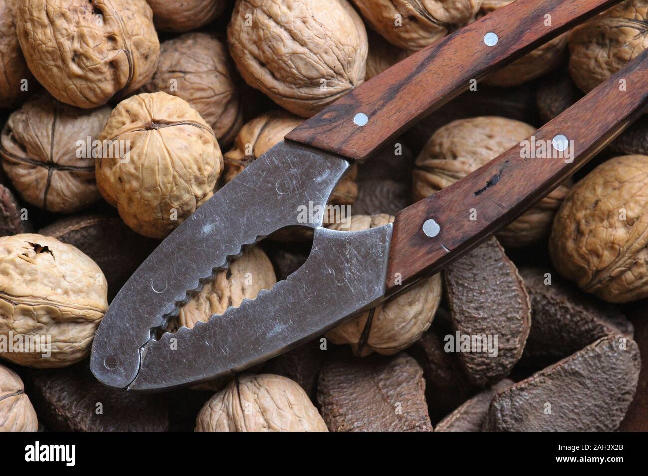 Nuts and nut cracker Stock Photo - Alamy