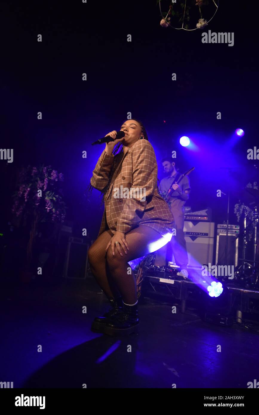 R'n'B star Mahalia performing at Leeds Beckett University Student Union ...