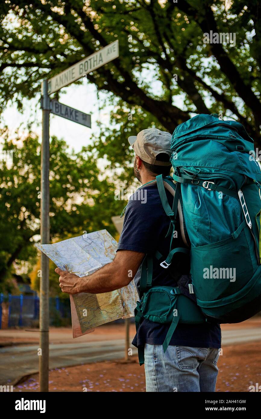 People checking map direction sign hi-res stock photography and images ...